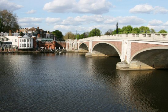 Book – Liquid History: The Thames Through Time – Hear The Boat Sing