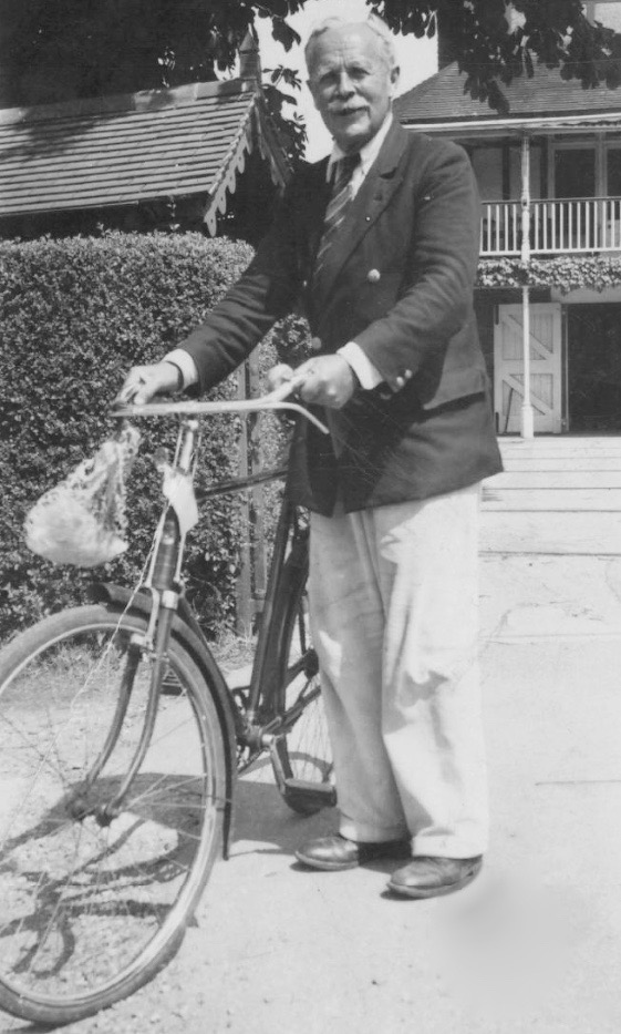 Part I – Peter Haig Thomas: The Unorthodox Orthodoxist – Hear The Boat Sing