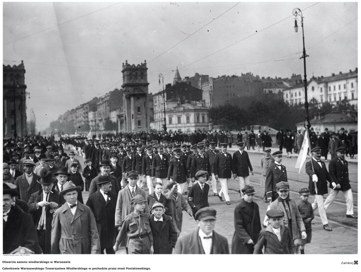 Wioślarskie on the Web: Images of Rowing during the Second Polish ...