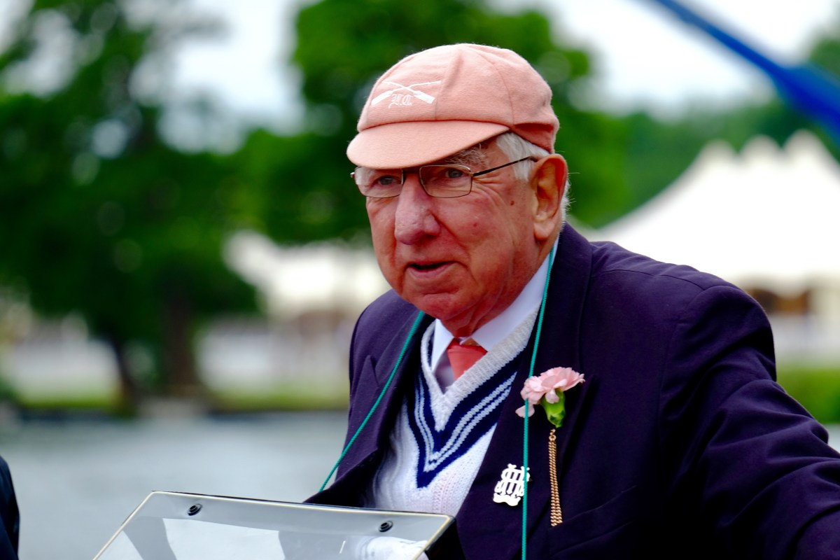 Angus Robertson – The Upholder of ‘Regatta Standard’ – Hear The Boat Sing