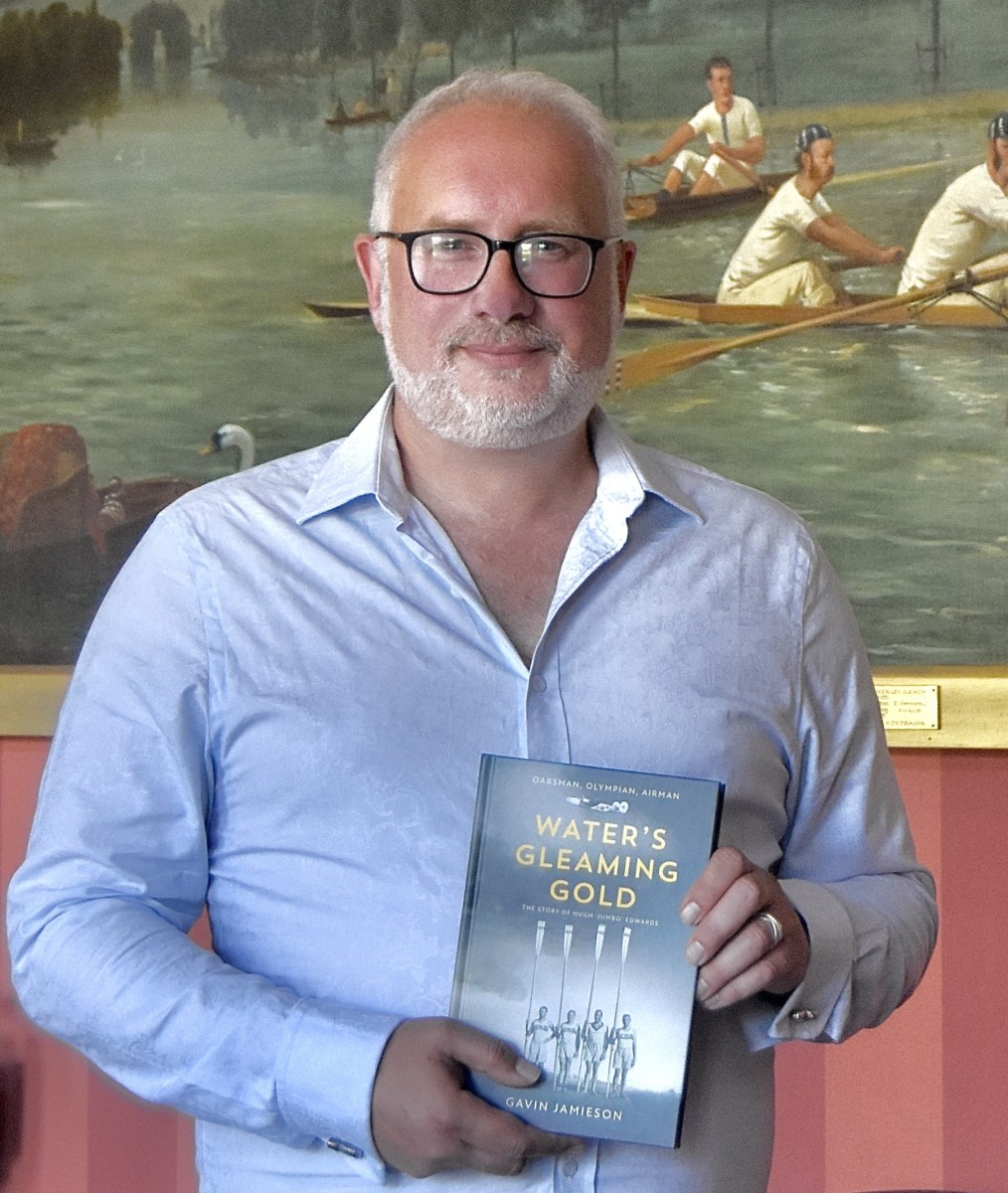 More Gleaming Gold – Hear The Boat Sing